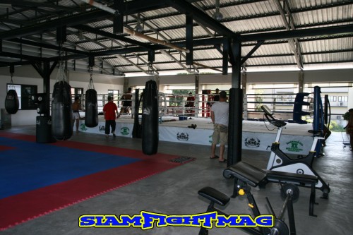 THE SITSONGPEENONG CAMP - SIAM FIGHT MAG