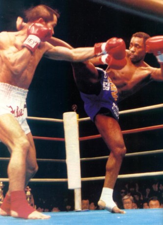 RONNIE "MACHINE GUN" GREEN (ENGLAND) - SIAM FIGHT MAG
