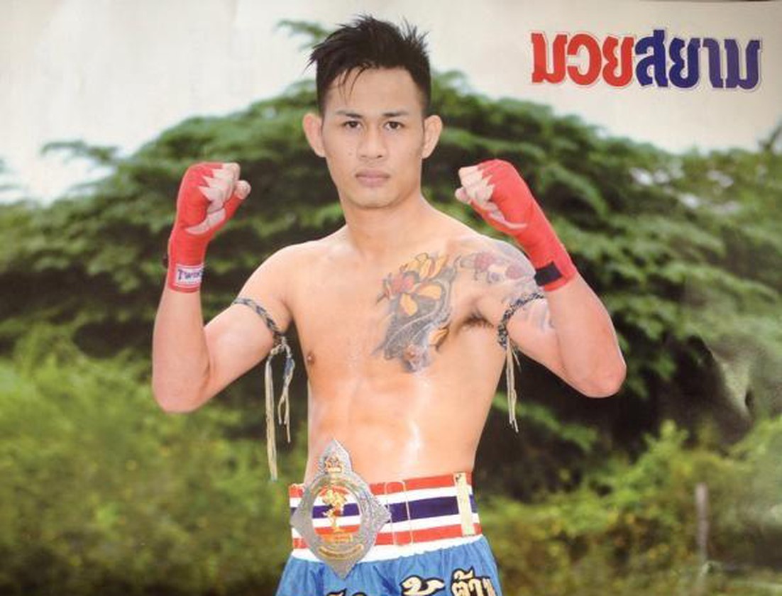 THE NEW PETCHYINDEE ACADEMY 2014 - SIAM FIGHT MAG