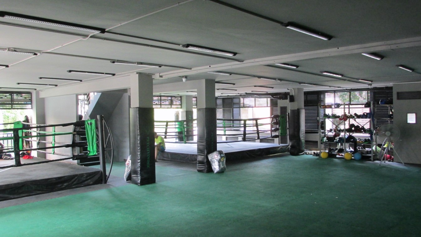 THE NEW PETCHYINDEE ACADEMY 2014 - SIAM FIGHT MAG