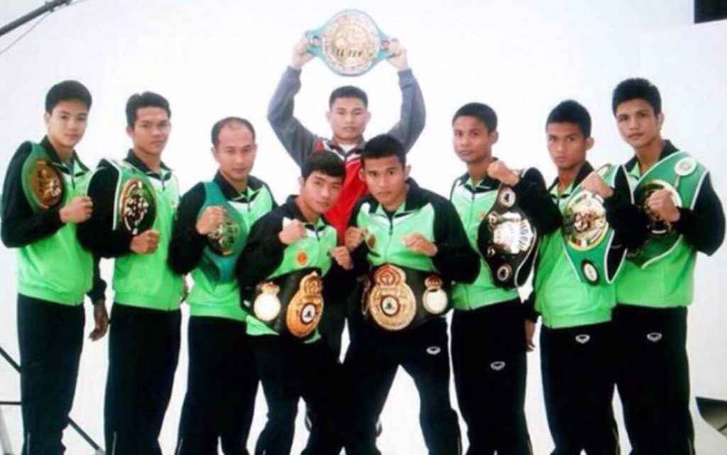 THE NEW PETCHYINDEE ACADEMY 2014 - SIAM FIGHT MAG