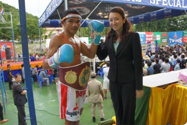 PROMOTER MADAM PARIYAKORN RATANASUBAN - SIAM FIGHT MAG