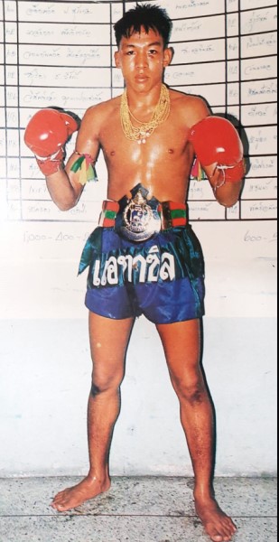 NONGMOON CHOMPHUTHONG - SIAM FIGHT MAG
