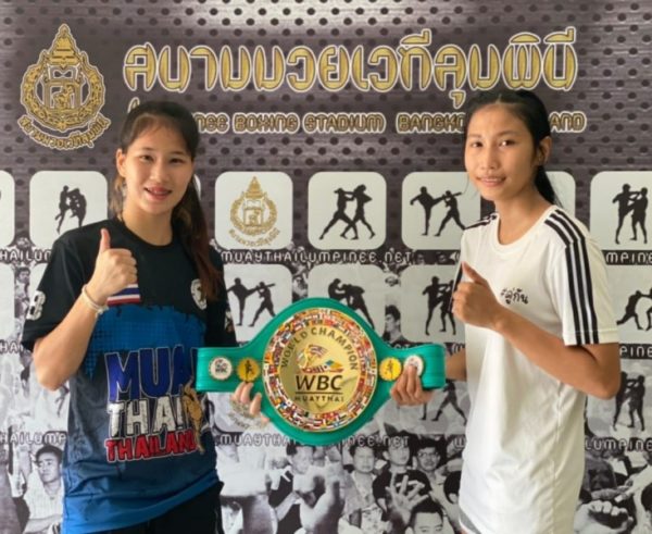 MUAY THAI'S FIRST FEMALE FIGHT AT LUMPINEE STADIUM - SIAM FIGHT MAG